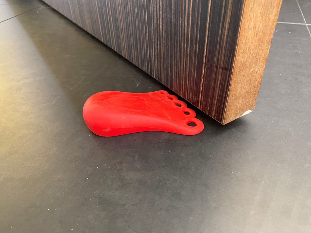 Finger Alert Door Stopper - ARTE VIVA - Keeps door from closing