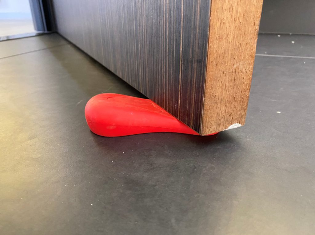 Finger Alert Door Stopper - ARTE VIVA - Keeps door from closing